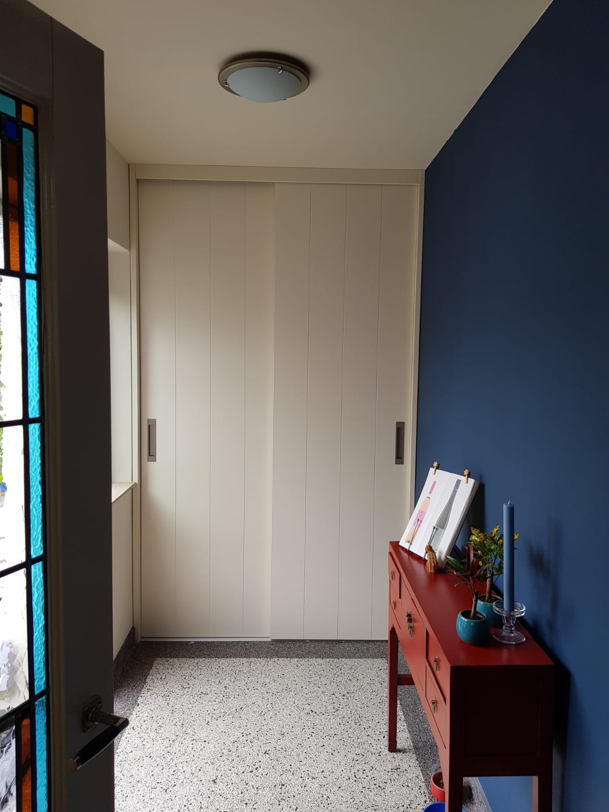 Landelijke schuifdeurkast op maat met v-groeven | Amerongen